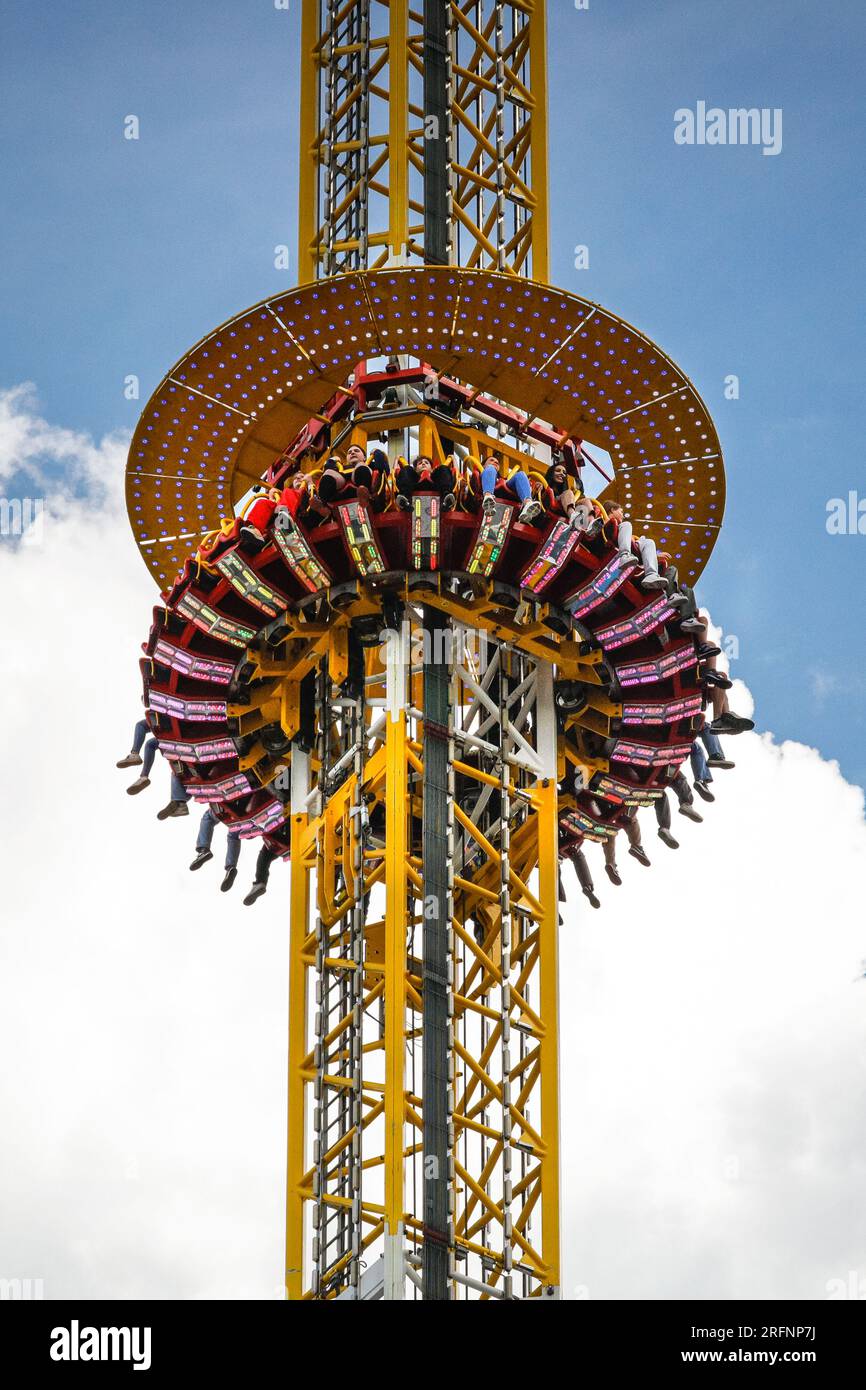 Herne, Germany. 04th August, 2023 People on the 85 metre high "Hangover ...