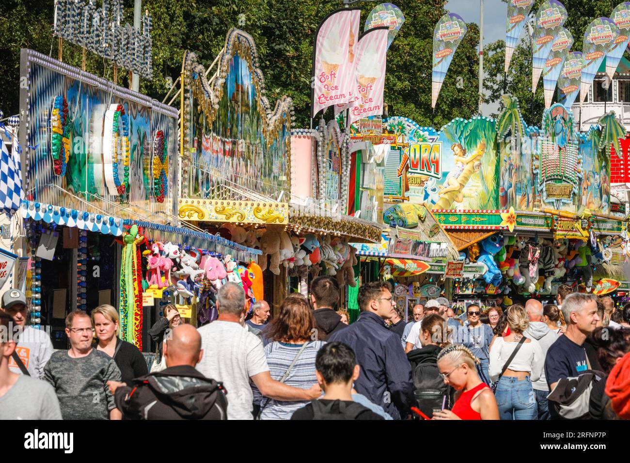 Herne, Germany. 04th August, 2023. The funfair gets busy in the ...