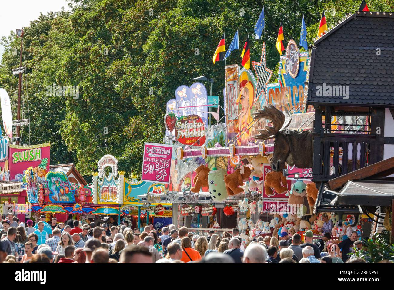 Herne, Germany. 04th August, 2023. The funfair gets busy in the ...