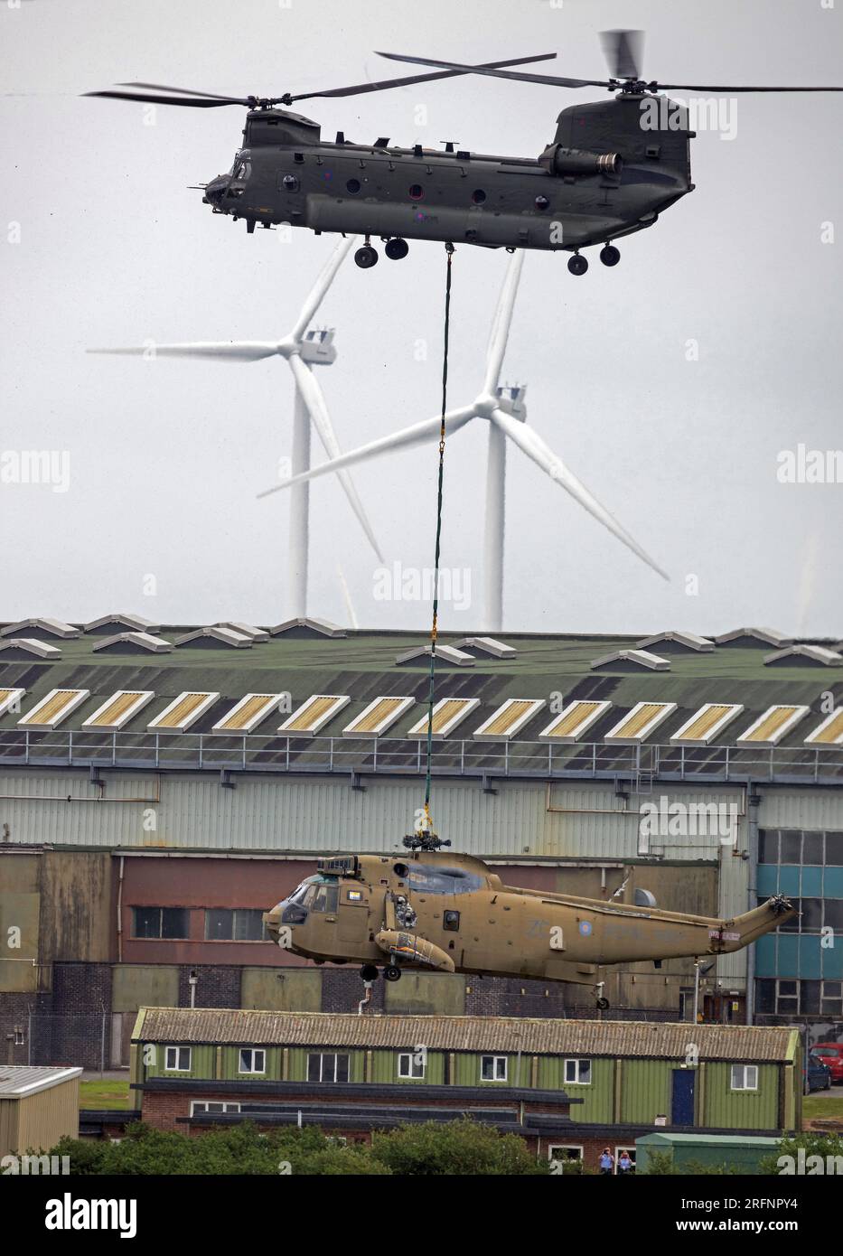 RAF Chinook from 28 Squadron RAF Benson load lifting an ex Royal Navy ...