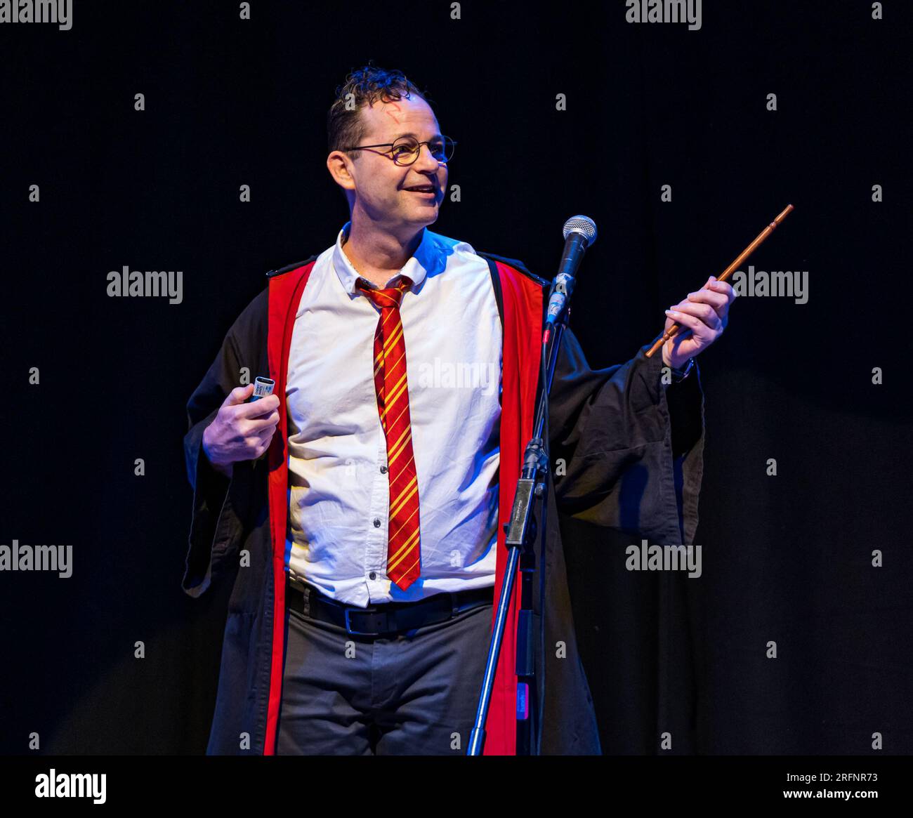 Magician comedian hi-res stock photography and images - Alamy