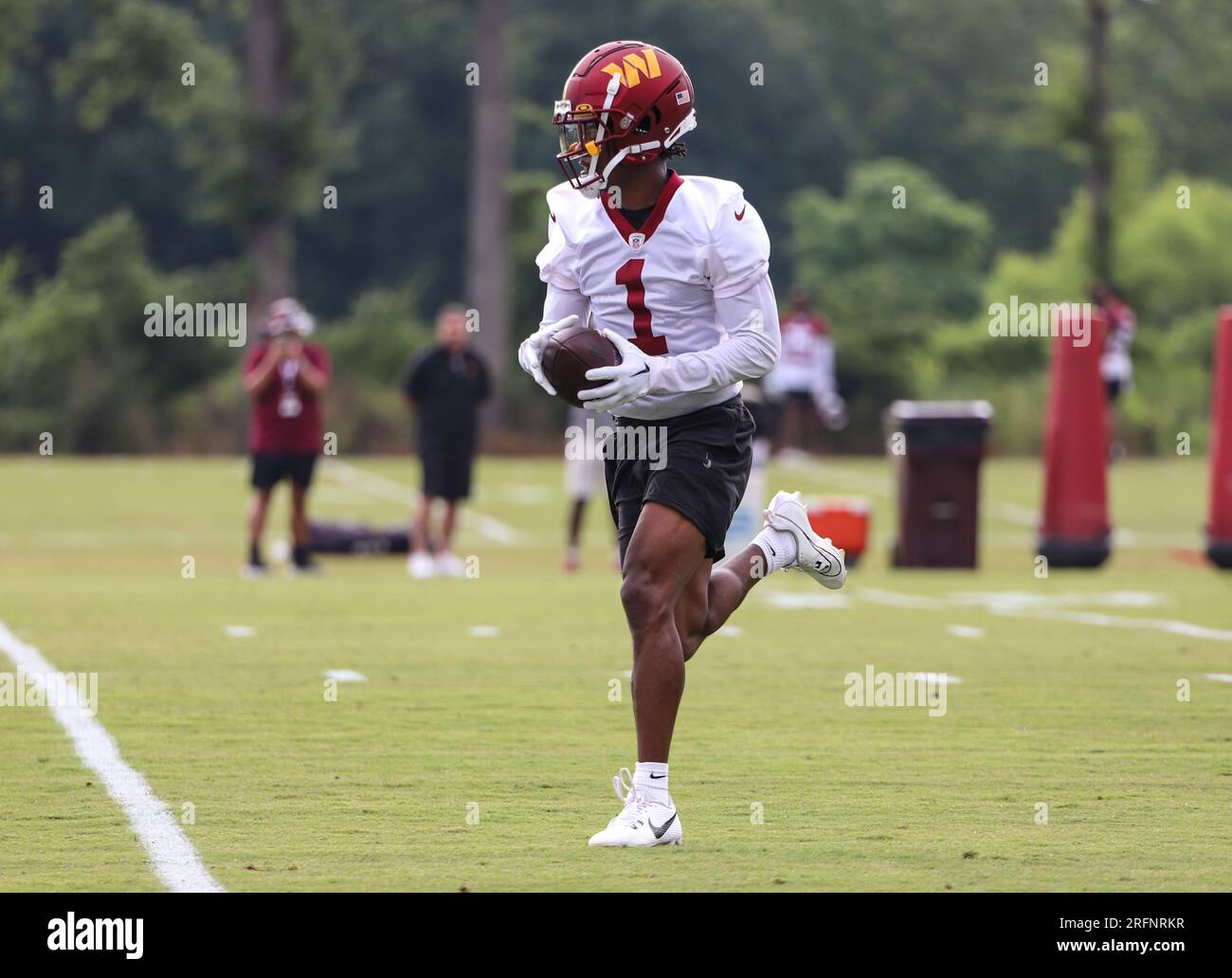 Washington Commanders Wide Receiver Jahan Dotson (1) running through ...