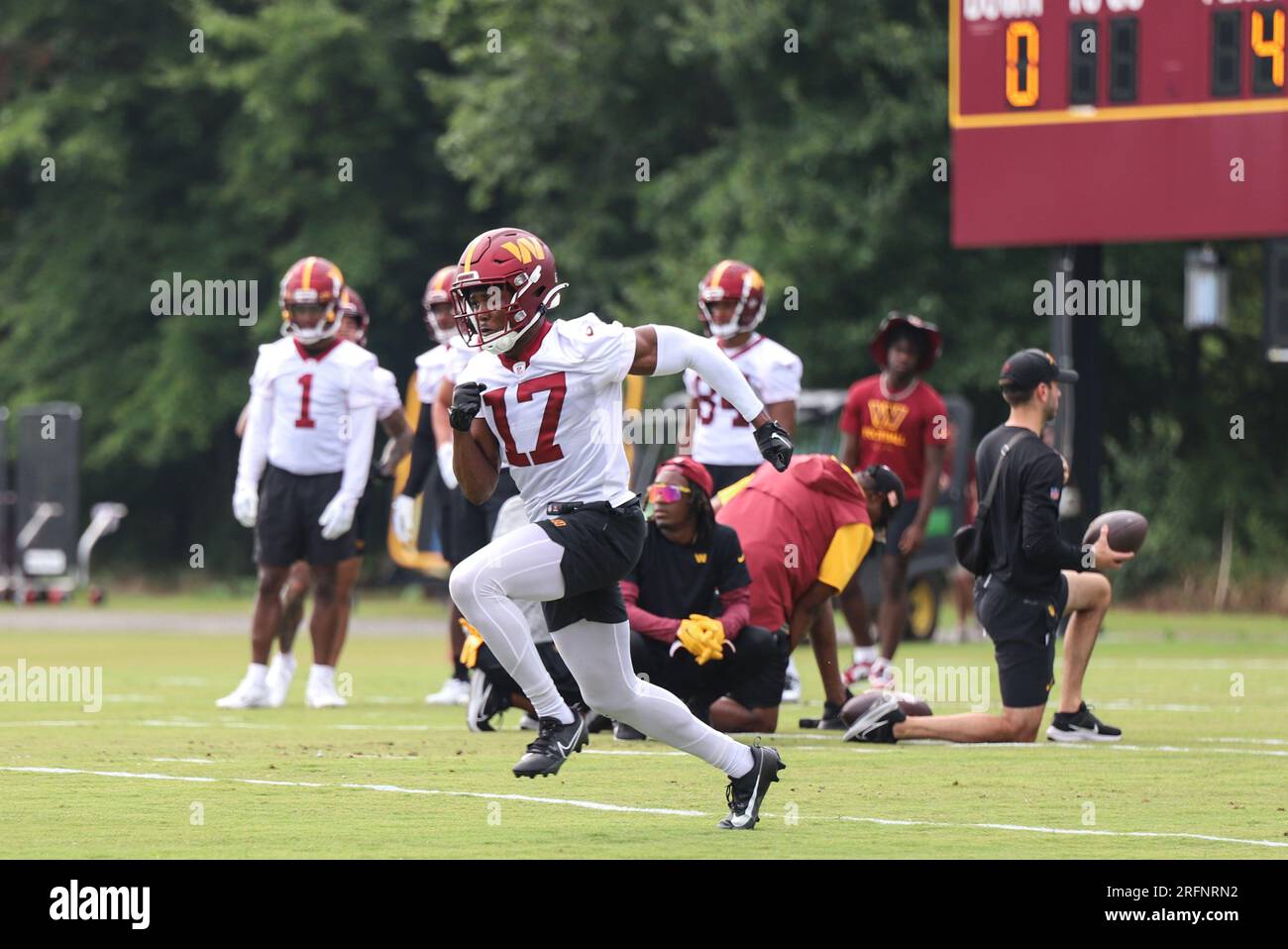 Washington Commanders Wide Receiver Terry McLaurin (17) running through ...