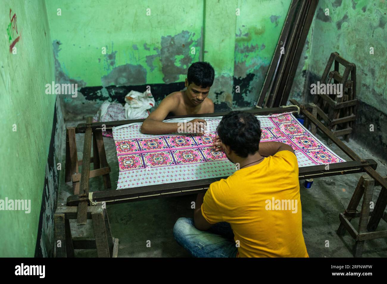 residents of Stranded Pakistanis Relief Camp at Dhaka's Mohammadpur ...