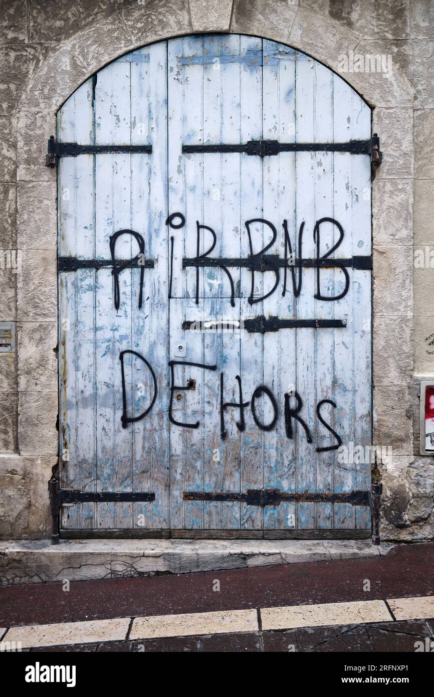 'Airbnb Dehors 'Anti Airbnb protest graffiti in Le Panier District ...