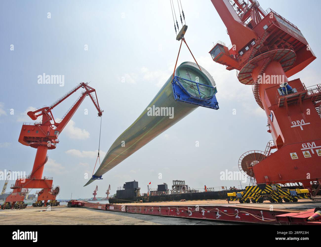 YANTAI, CHINA - AUGUST 4, 2023 - A crane lifts B1260A super large ...