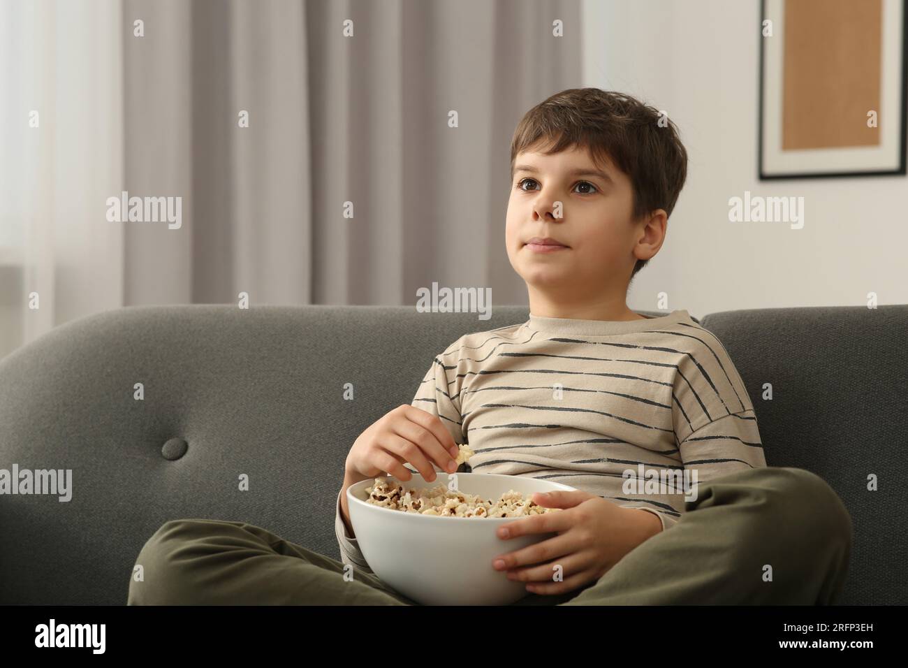 Child preteen eating popcorn hi-res stock photography and images - Alamy