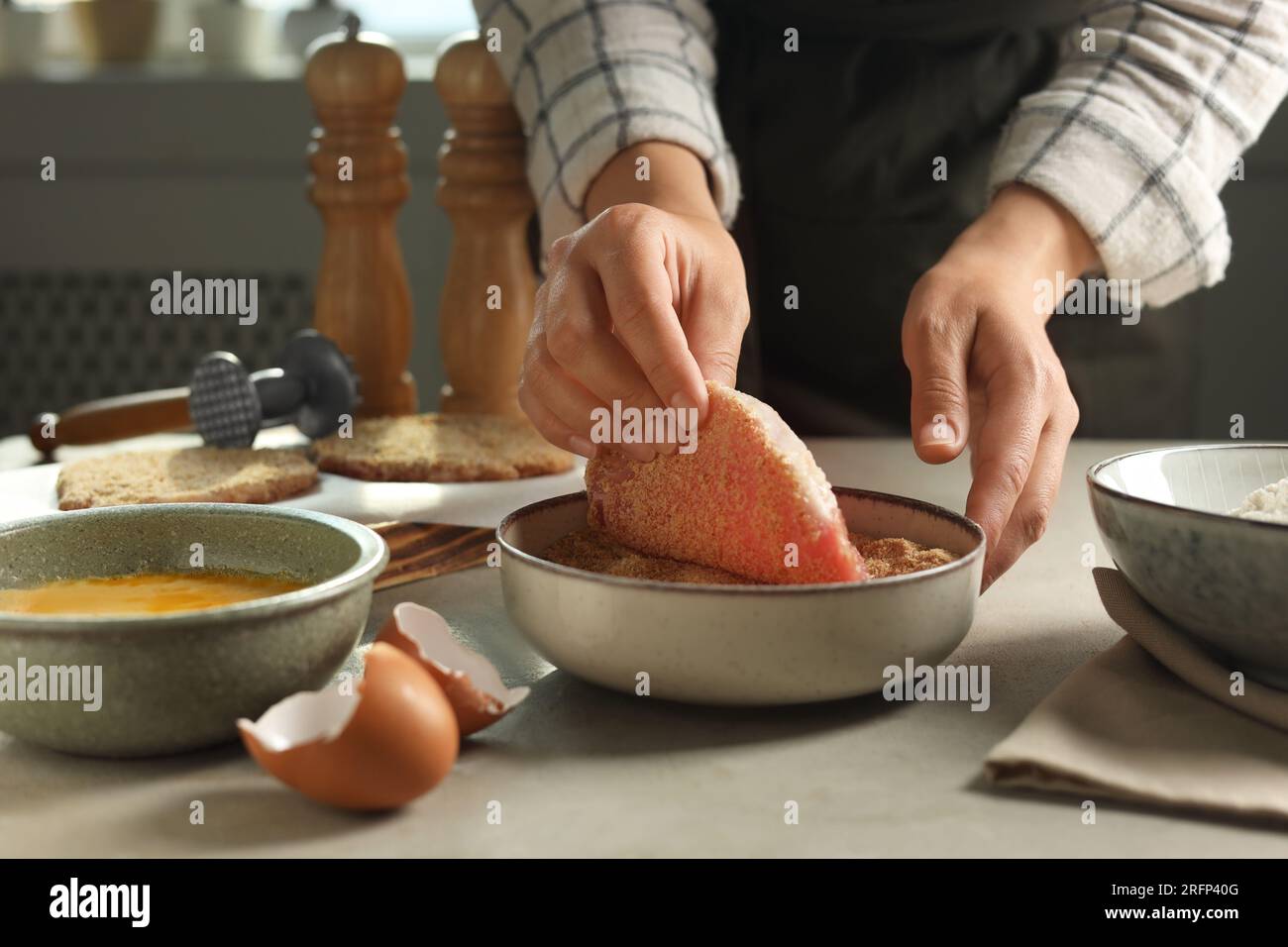 Wiener schnitzel woman hi-res stock photography and images - Alamy