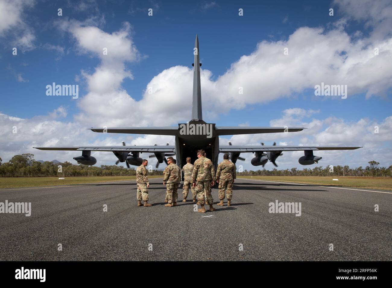 U.S. Army Soldiers of Alpha Battery, 1st Battalion, 3rd Field Artillery ...