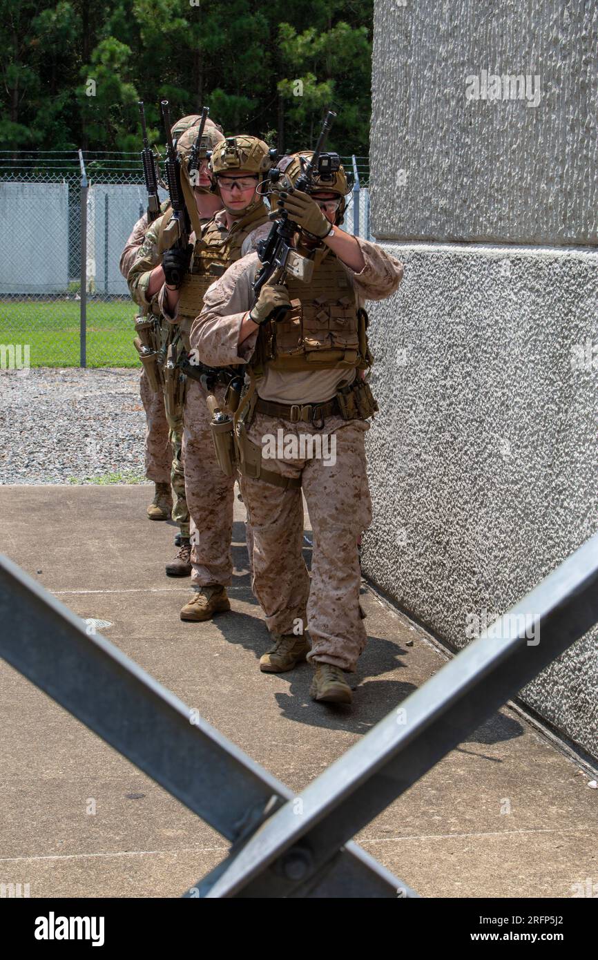British royal marine commandos hi-res stock photography and images - Alamy