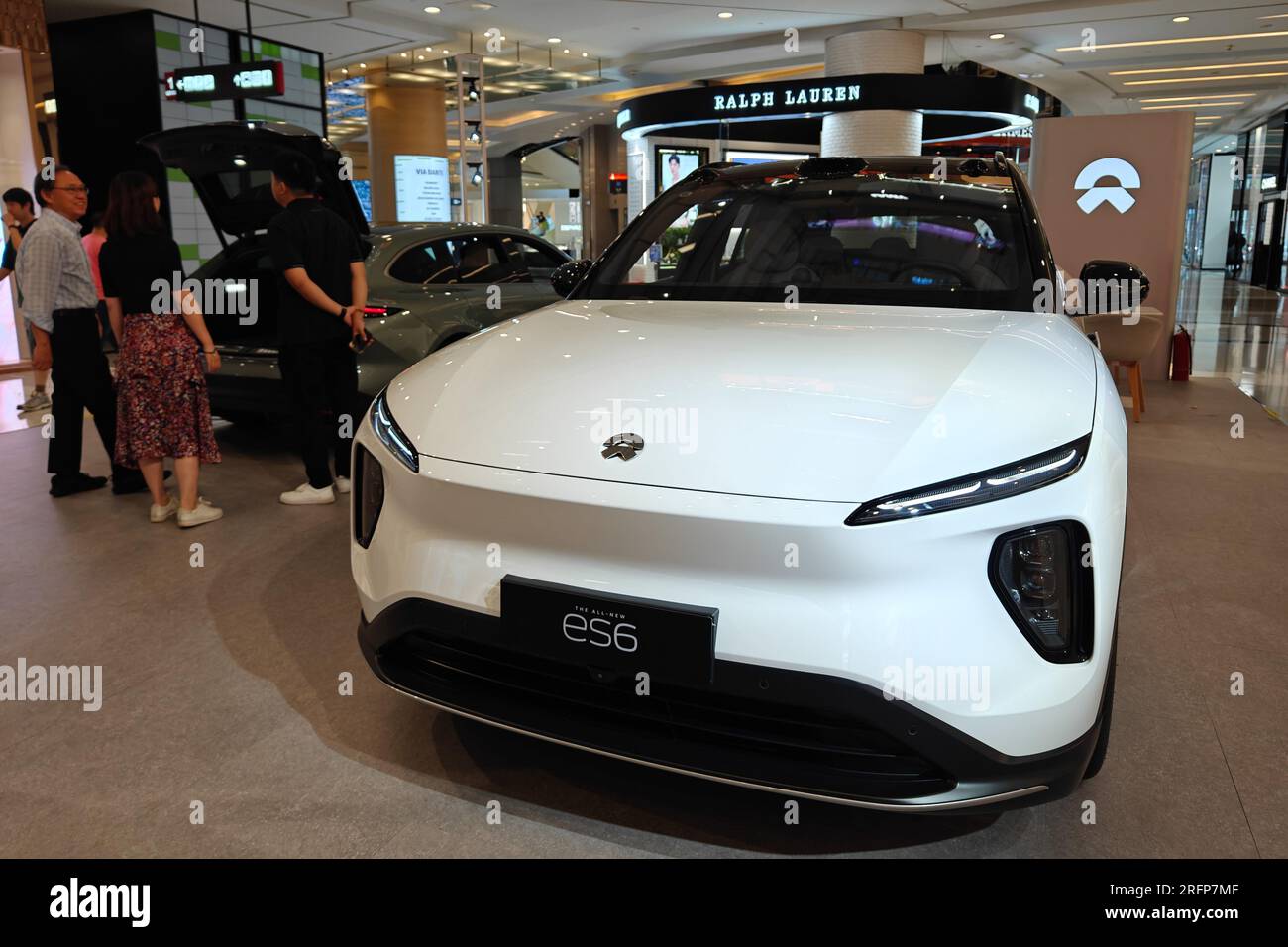 Shanghai, China. 05th Aug, 2023. SHANGHAI, CHINA - AUGUST 4, 2023 - Customers view a car inside ...
