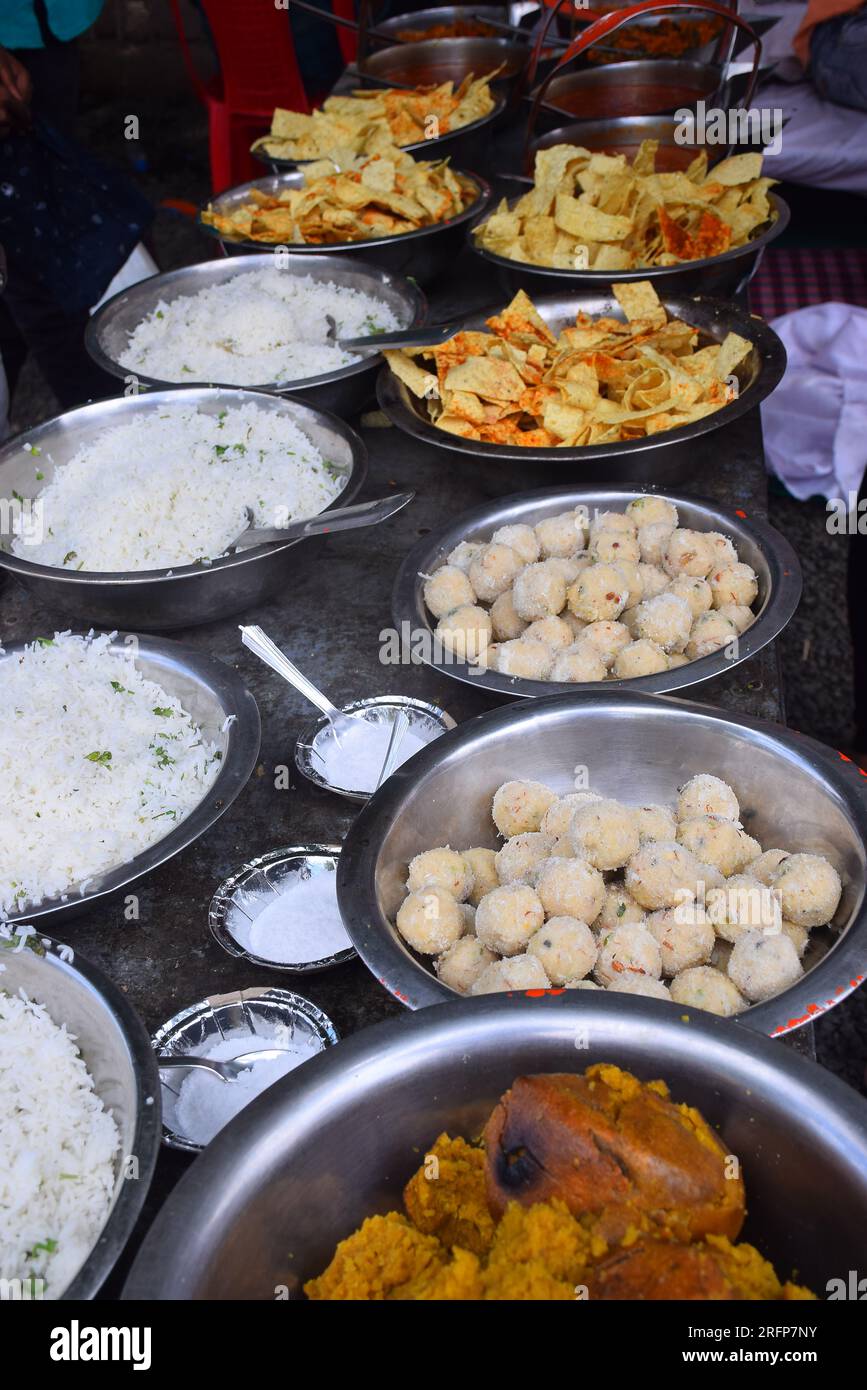sweets for indian hindu marriage, gulab jamun, cashew katli and snacks ...