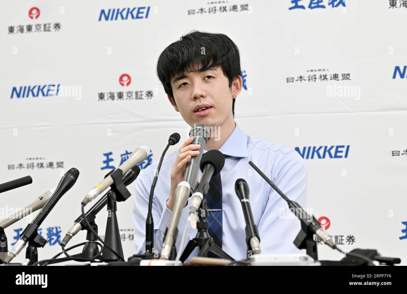 Sota Fujii, holder of seven of shogi's eight titles, meets the press ...