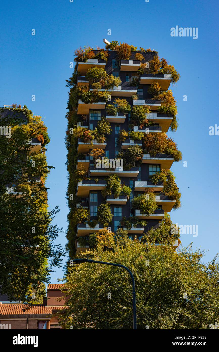Bosco verticale in milan hi-res stock photography and images - Alamy
