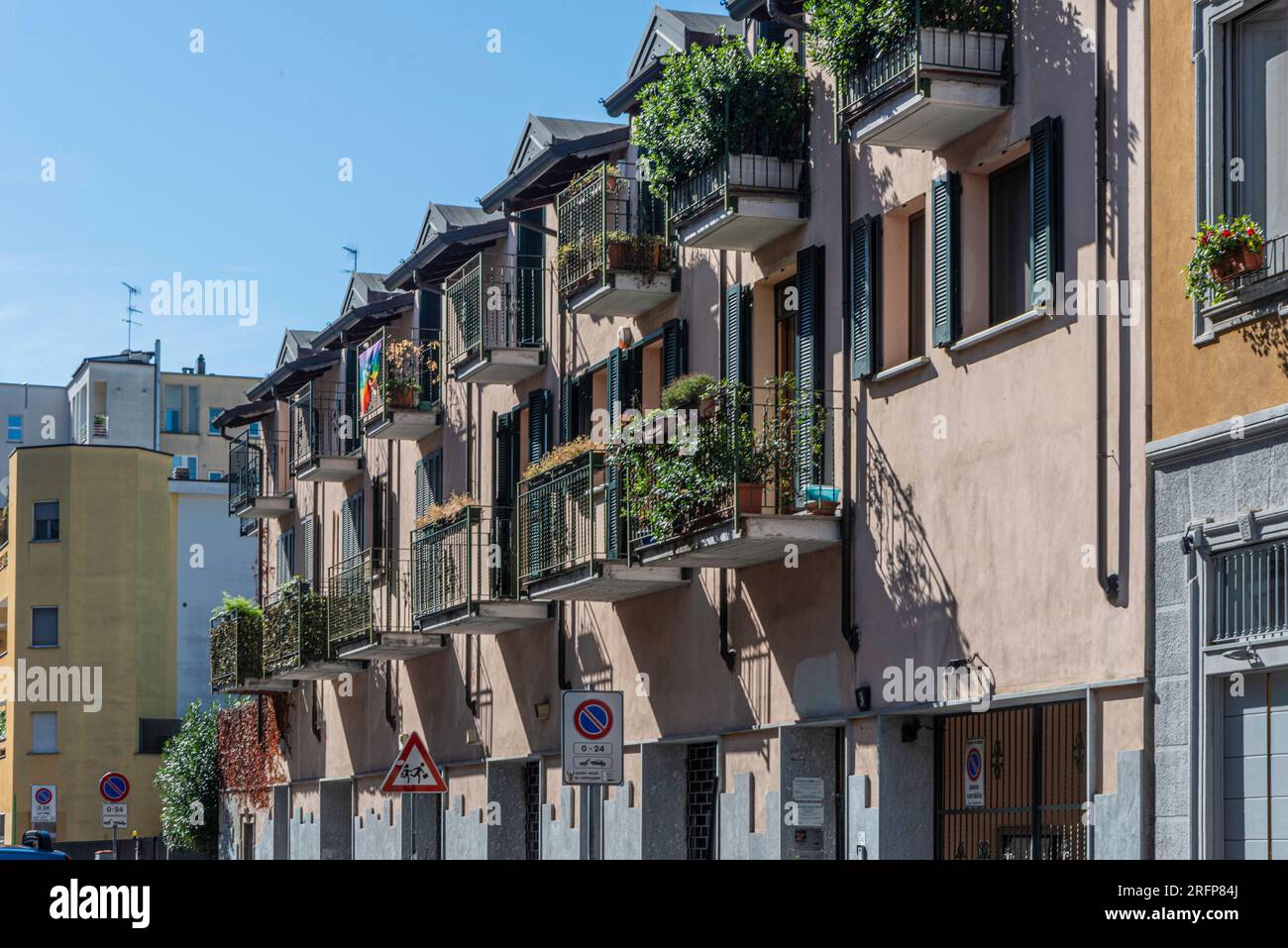 Milanese building hi-res stock photography and images - Alamy