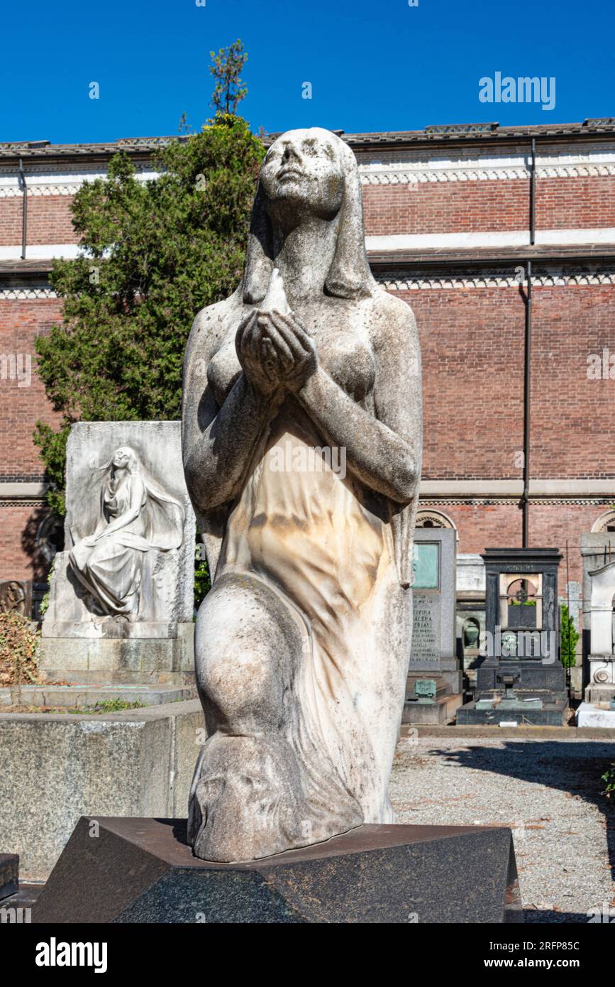 Knelling praying cemetery statue Stock Photo - Alamy