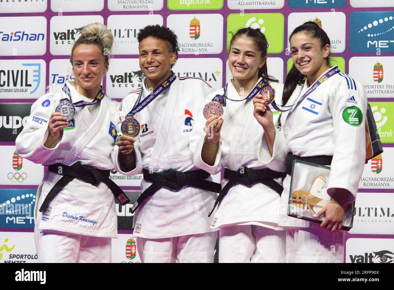 Budapest, Diyora Keldiyorova of Uzbekistan and Gefen Primo of Israel (L ...