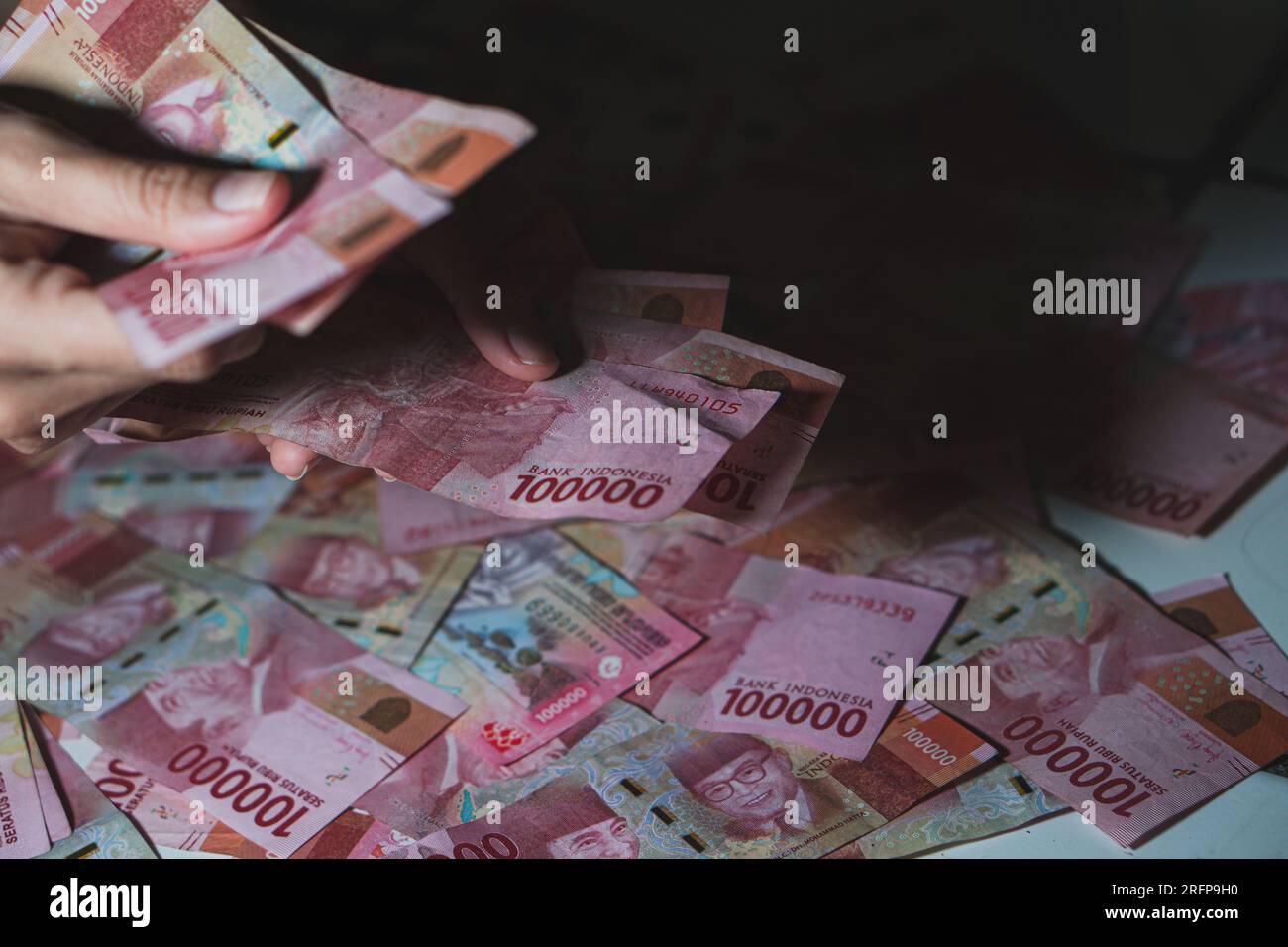 Showing investment hi-res stock photography and images - Alamy