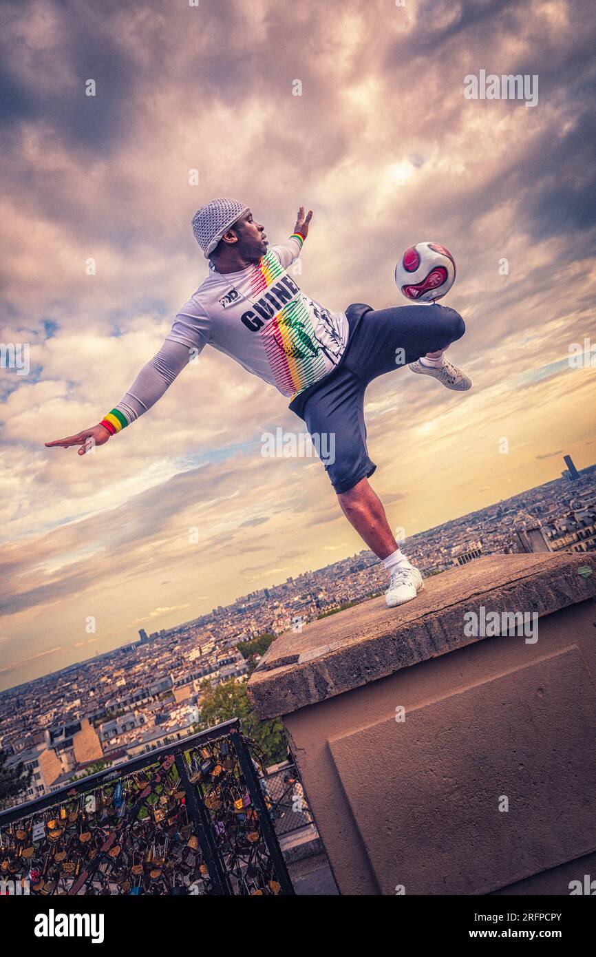 Street performer in Paris, France Stock Photo - Alamy