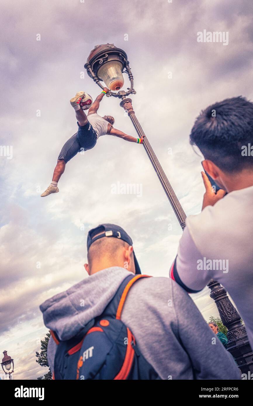 Street performer in Paris, France Stock Photo - Alamy
