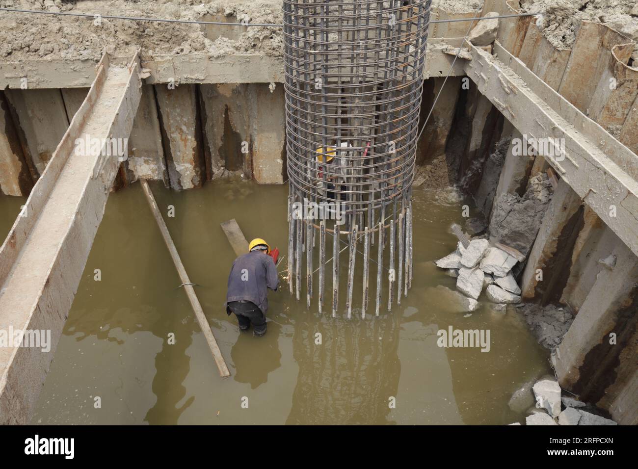 In pile driving engineering of steel bridge construction, the welding ...