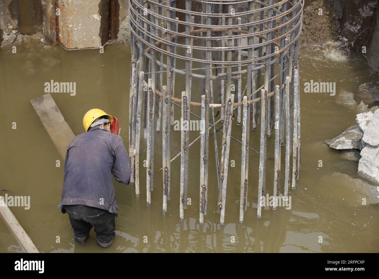 In pile driving engineering of steel bridge construction, the welding ...
