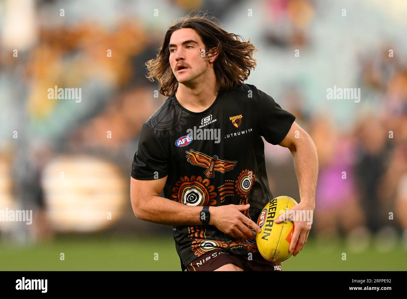 Melbourne, Australia. 05th Aug, 2023. Jai Newcombe of the Hawks warms ...