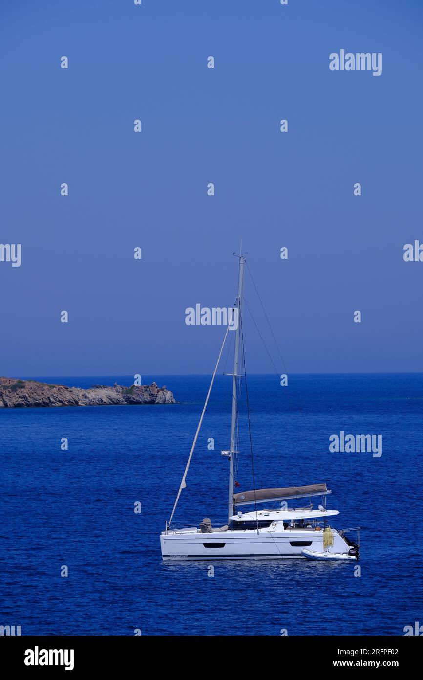 Luxury speed yacht hi-res stock photography and images - Alamy