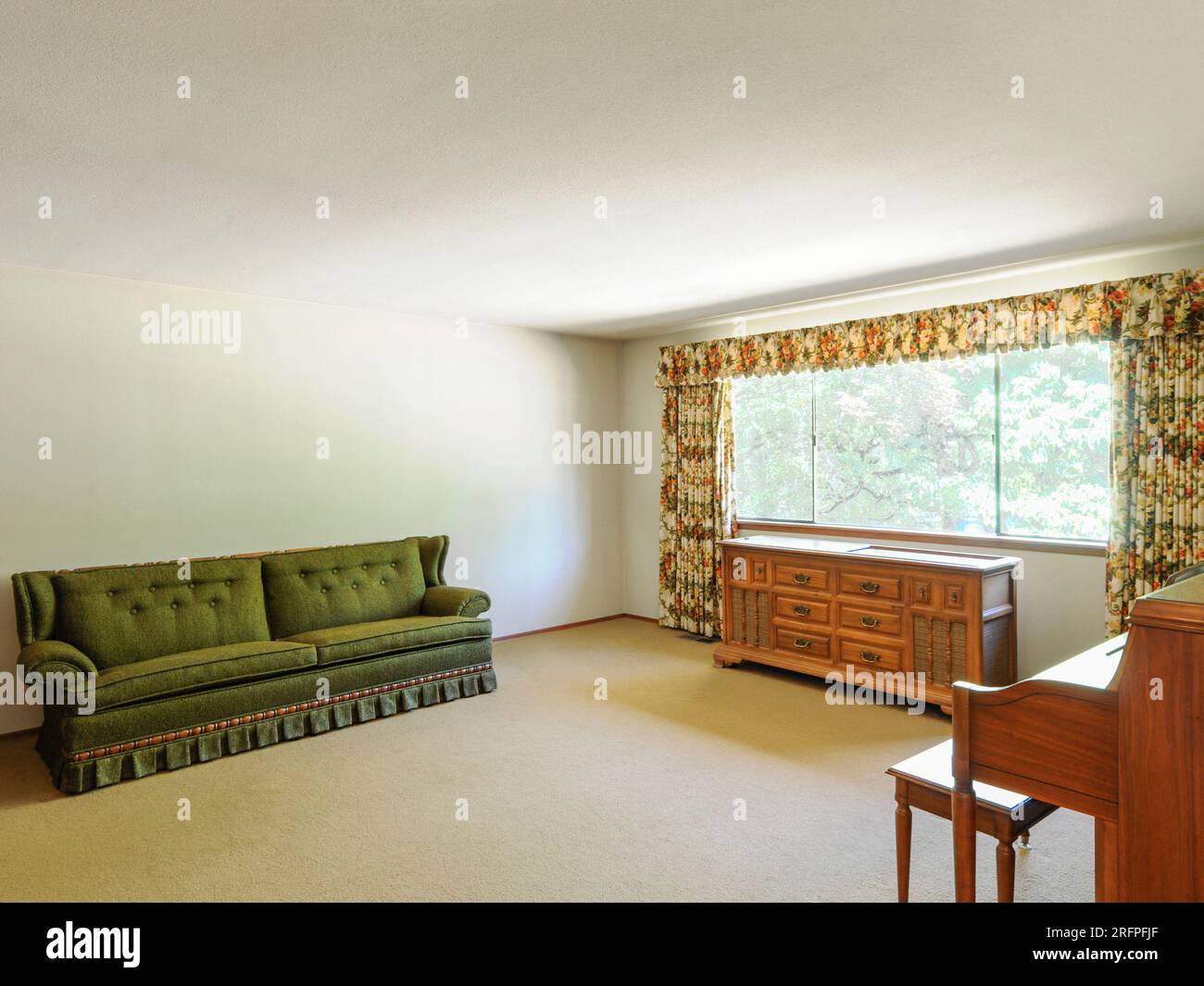 Out dated living room interior Stock Photo - Alamy