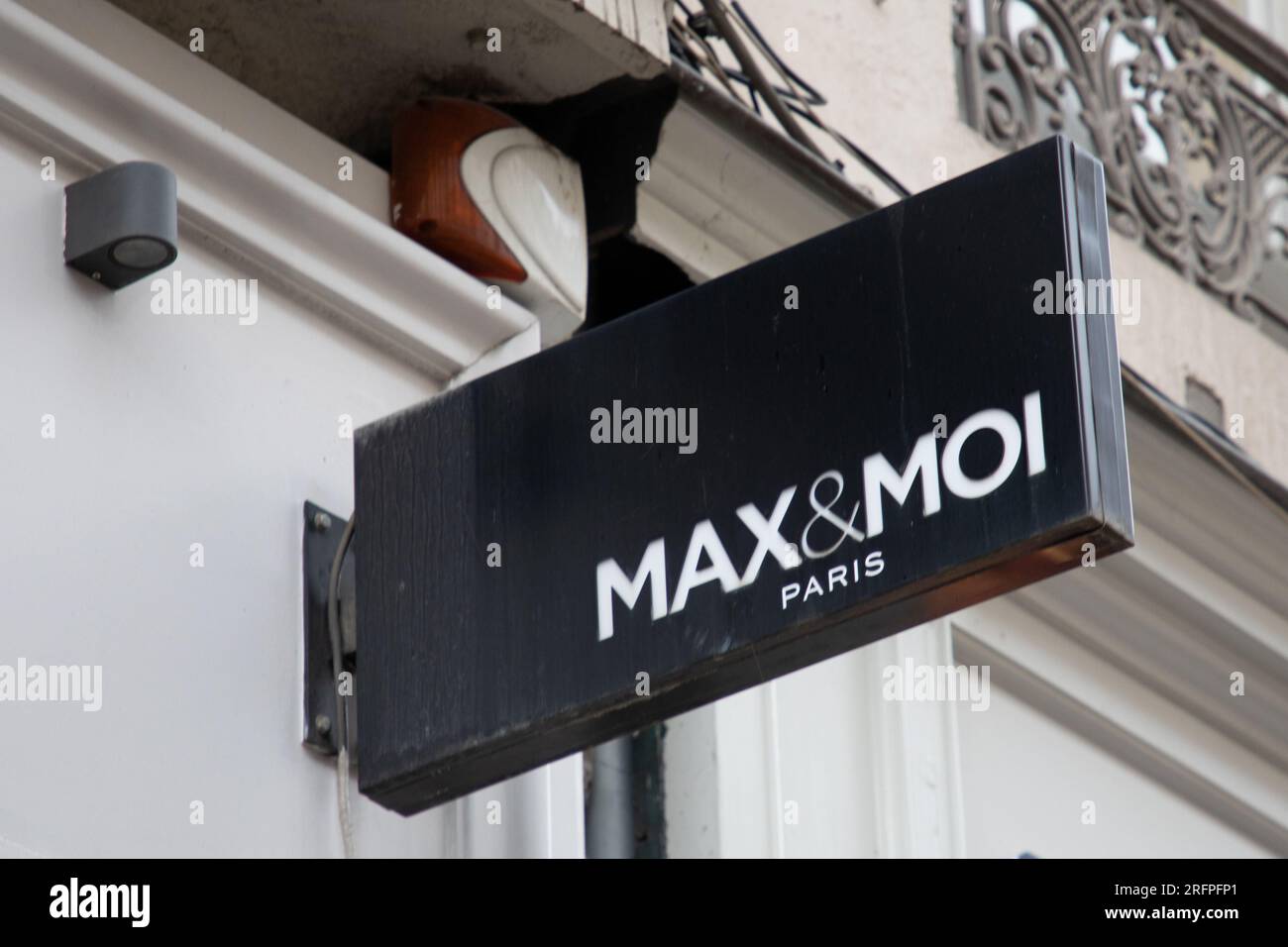 Moi business logo hi-res stock photography and images - Alamy