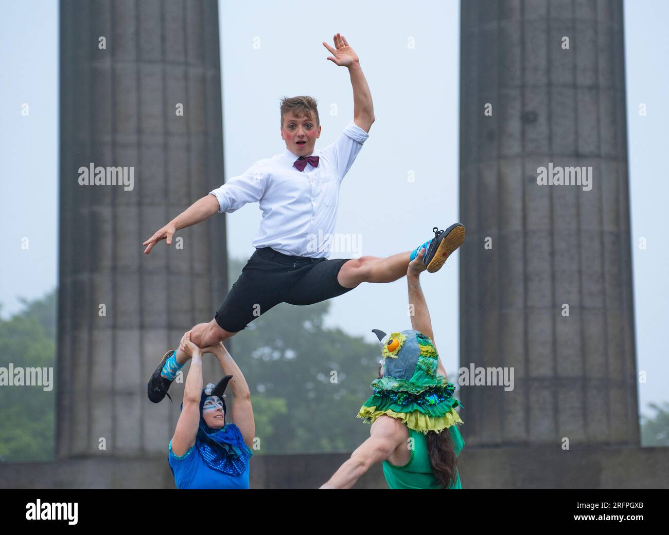 Edinburgh, Scotland, UK. 1 August 2023. Circus group Brainfools perform ...