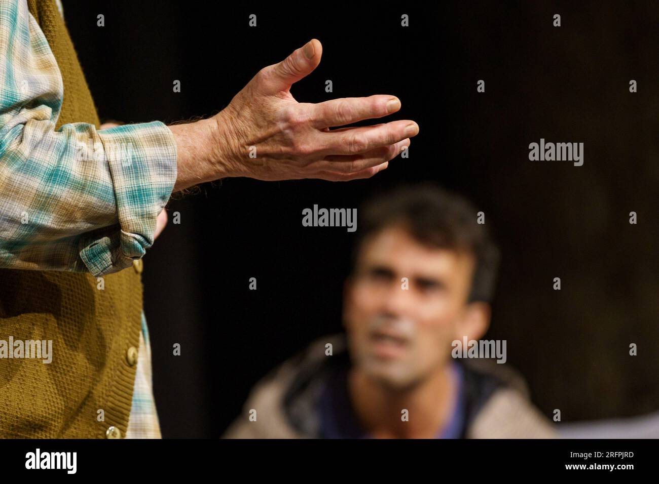 Escalar un gegant, theatrical performance, performed by Xavi Núñez and ...