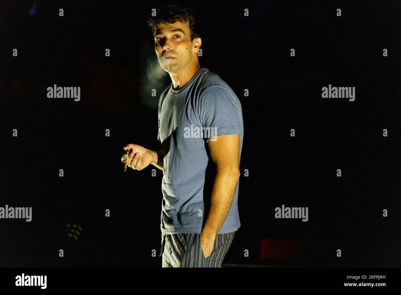 Escalar un gegant, theatrical performance, performed by Xavi Núñez and ...