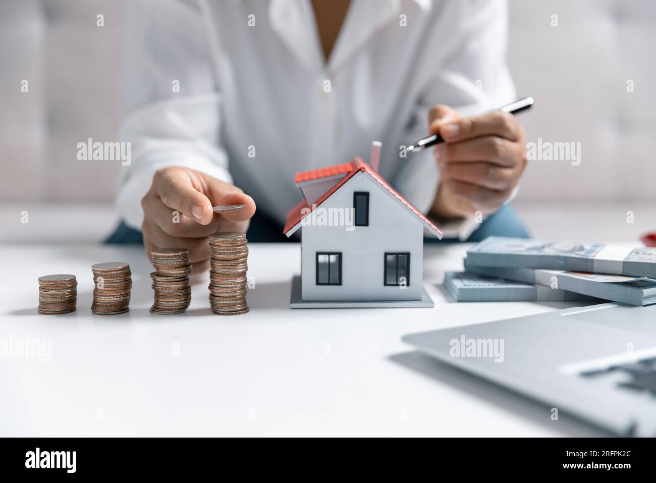 Money expense hi-res stock photography and images - Alamy