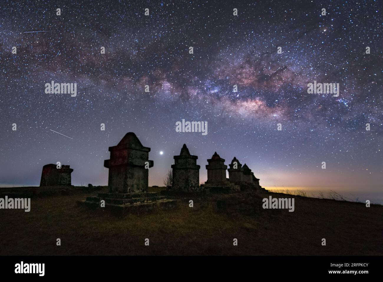 Bright milky way stars light in clear summer night sky Stock Photo - Alamy