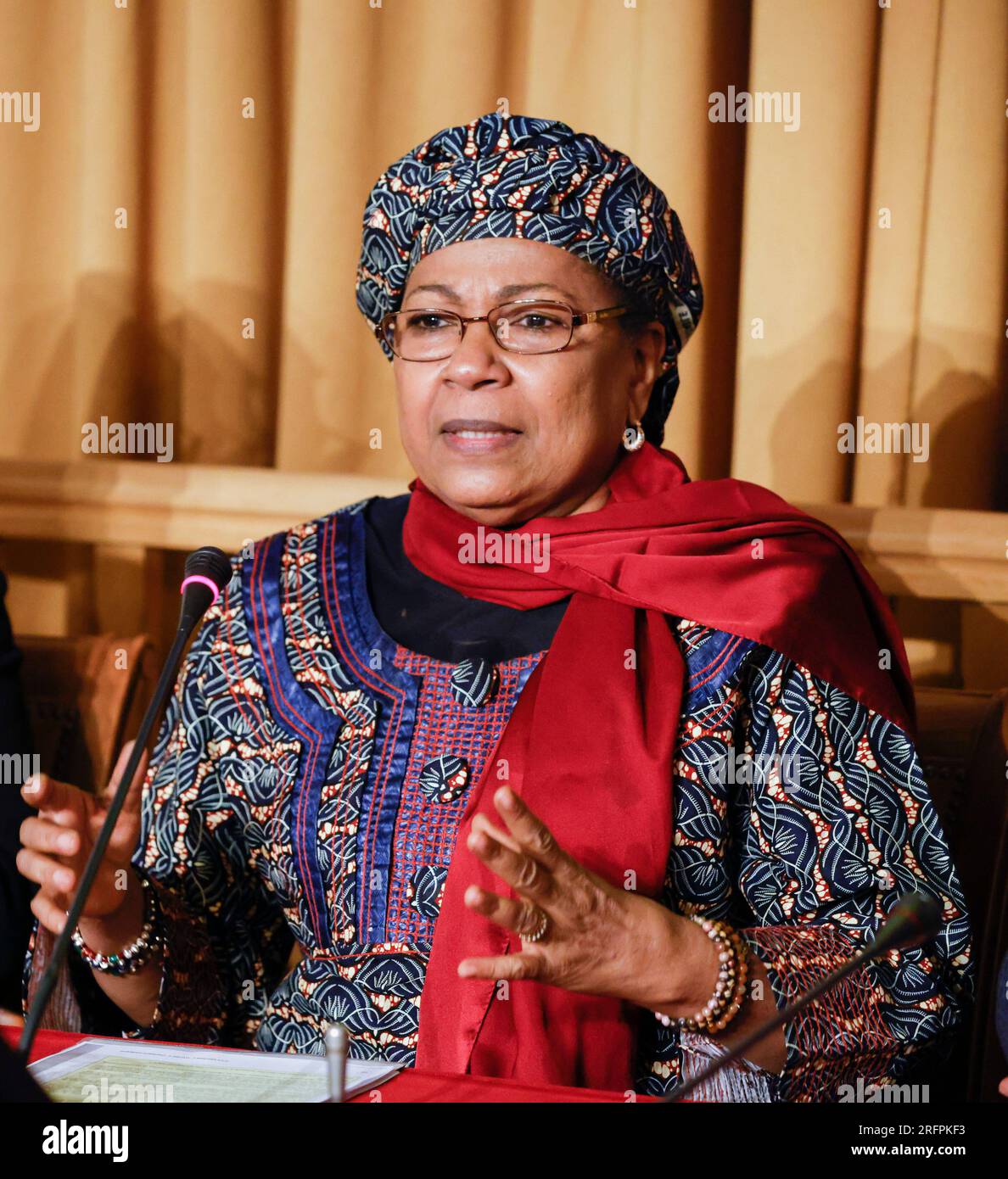 Ambassador of france hi-res stock photography and images - Alamy