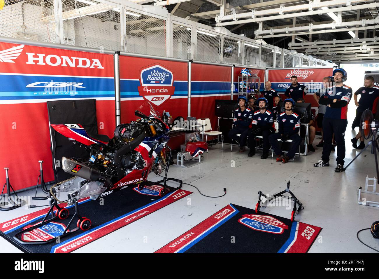 Suzuka, Japan, 5 August, 2023. Pit crew of Team HONDA VILTAIS RACING ...