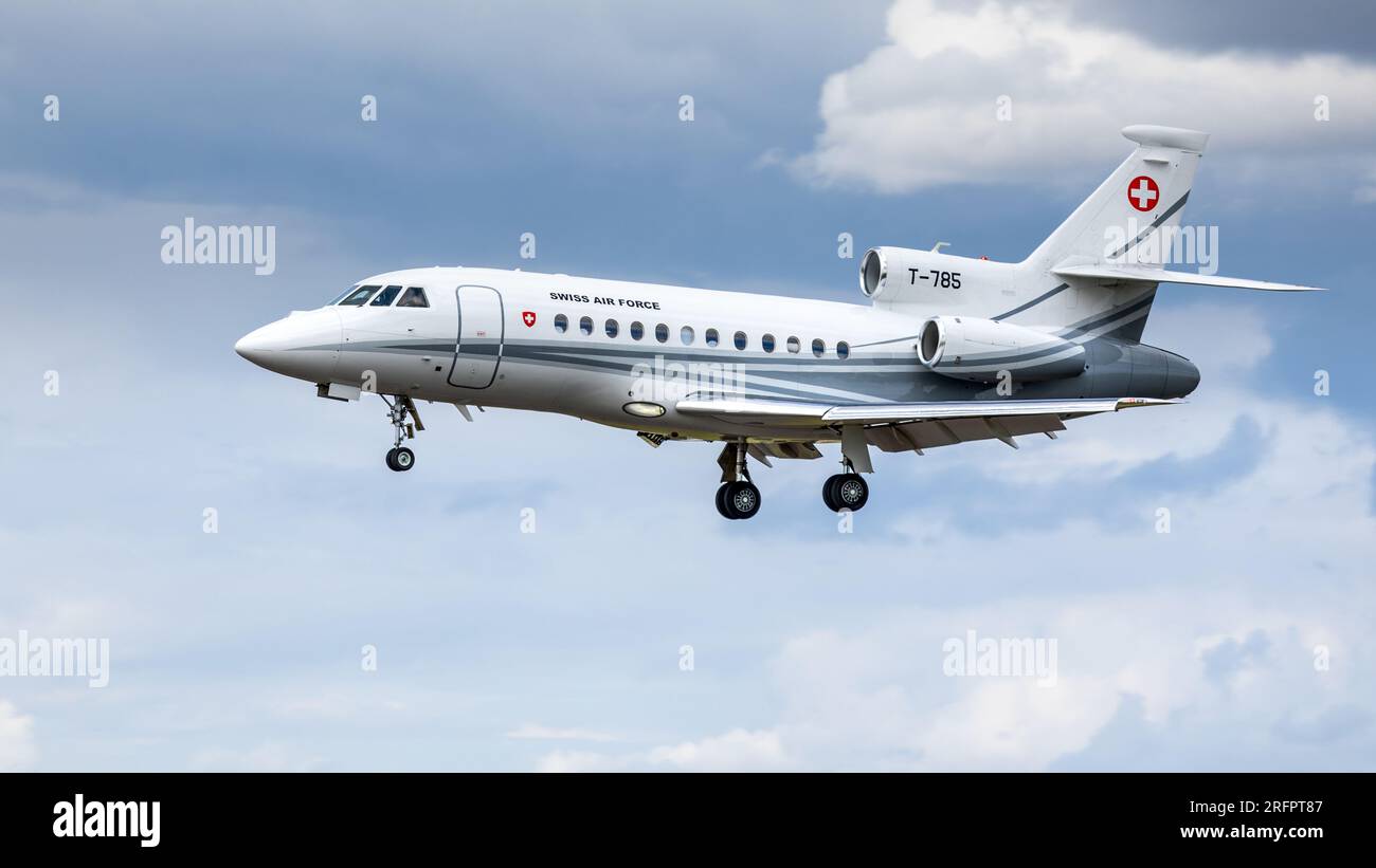 Raf dassault falcon 900 jet hi-res stock photography and images - Alamy