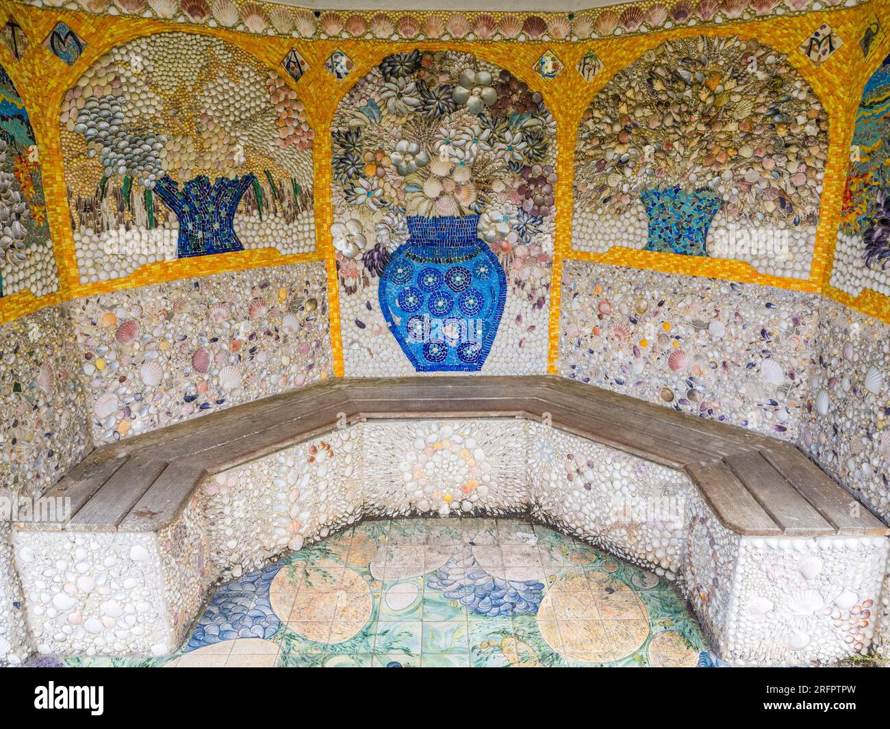 Tresco abbey gardens shell hi-res stock photography and images - Alamy