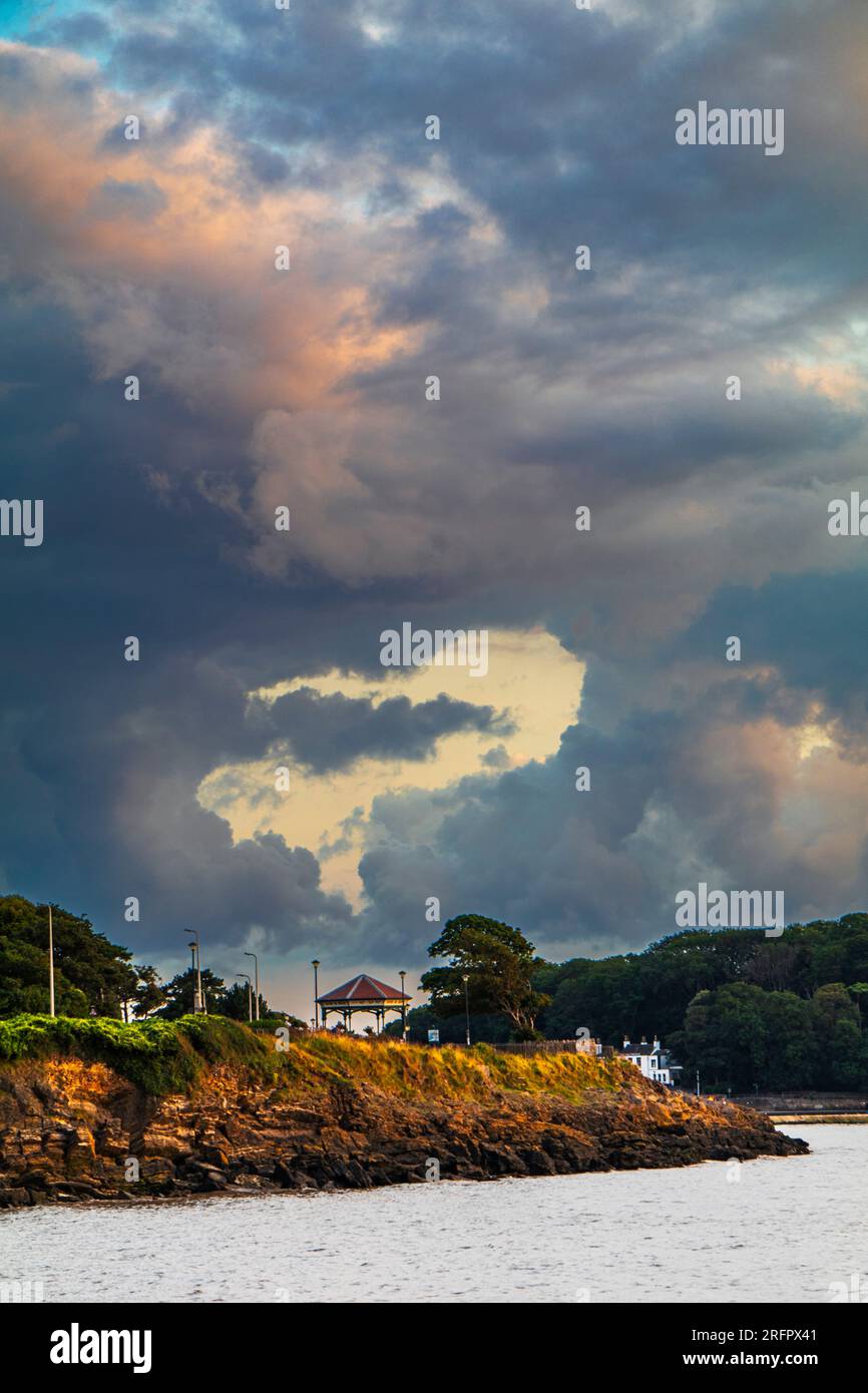 Clevedon Bandstand and Salthouse pub and Waynes hill Stock Photo - Alamy