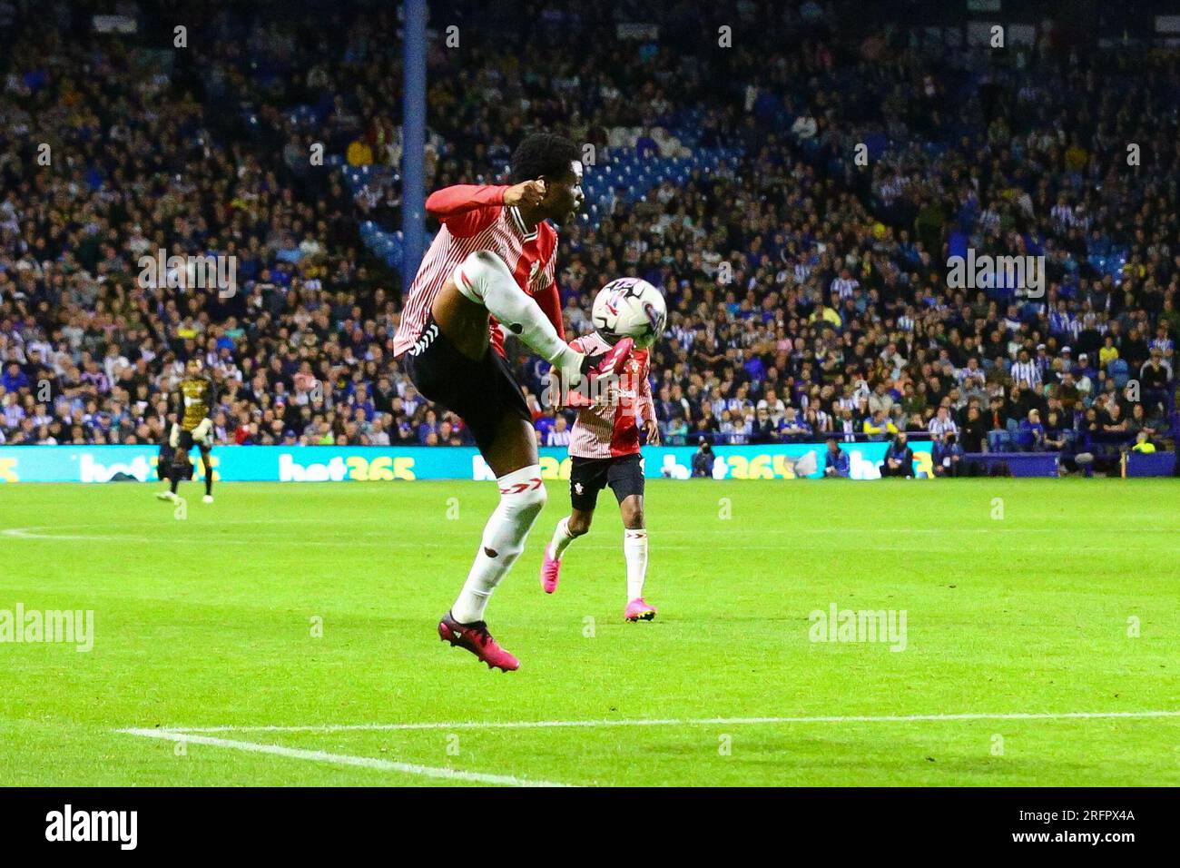 Efl championship ball 2023 hi-res stock photography and images - Alamy