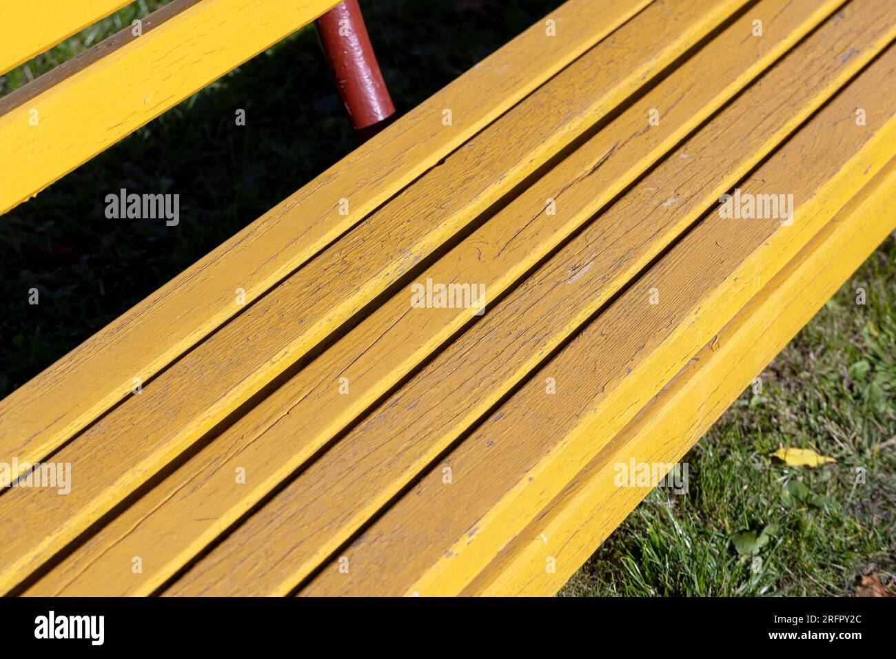 Shady street wooden benches hi-res stock photography and images - Alamy