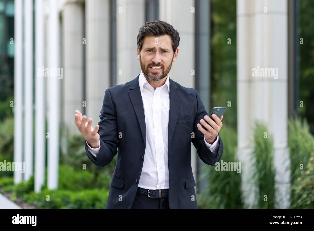 Angry conversation walk hi-res stock photography and images - Alamy