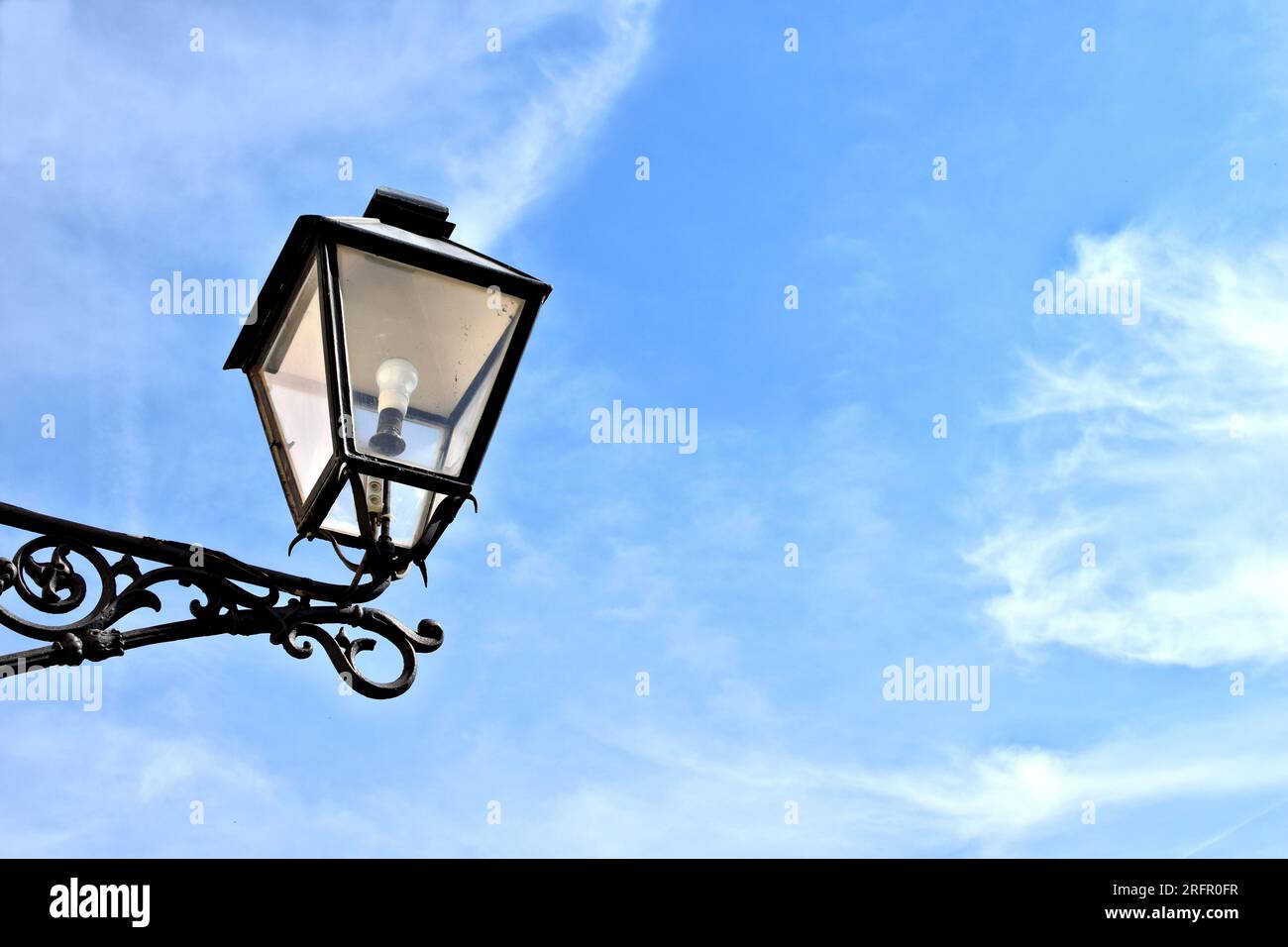 Street light lamp night streetlight hi-res stock photography and images ...