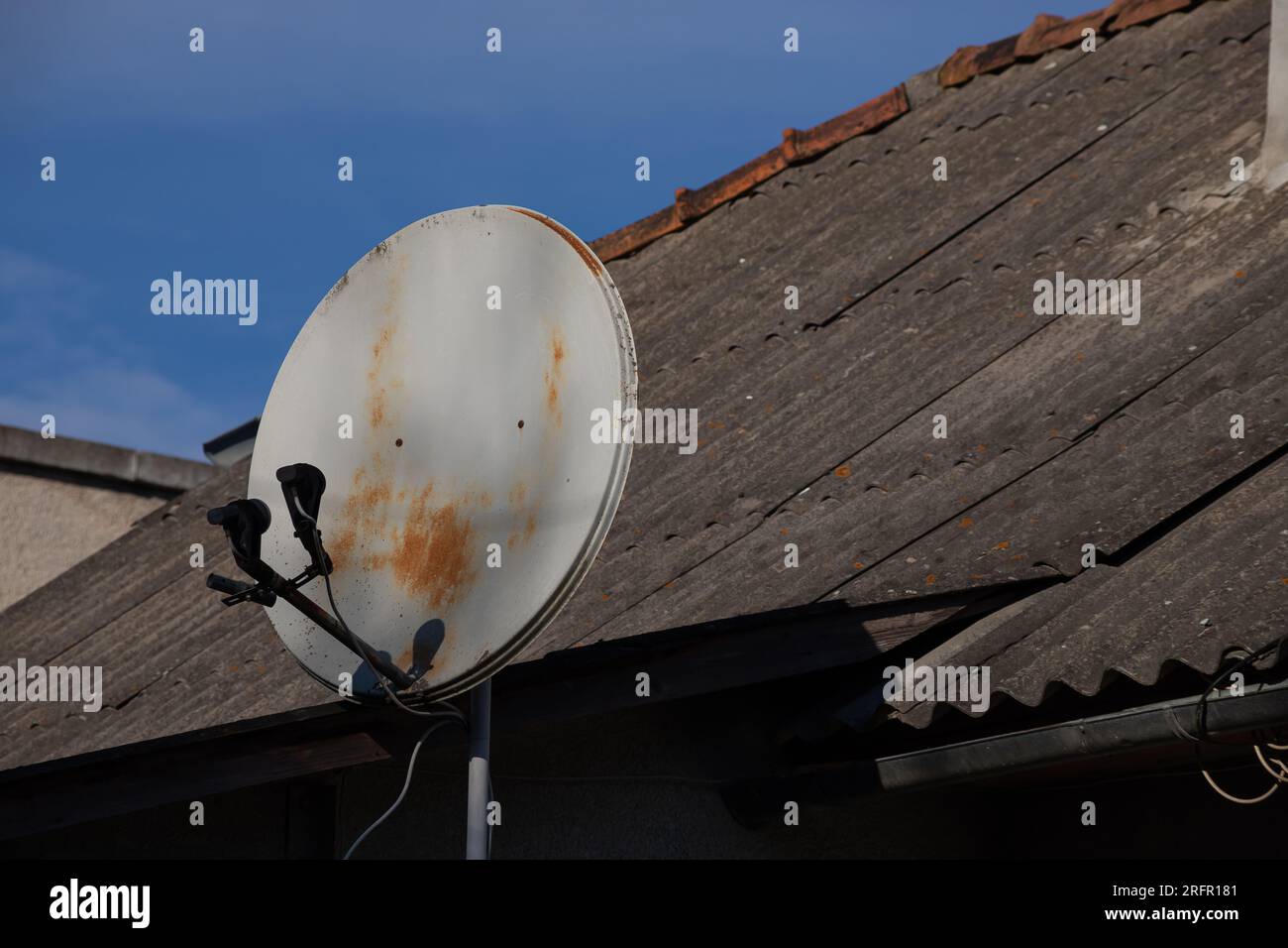 Parabolic antennae roof hi-res stock photography and images - Alamy