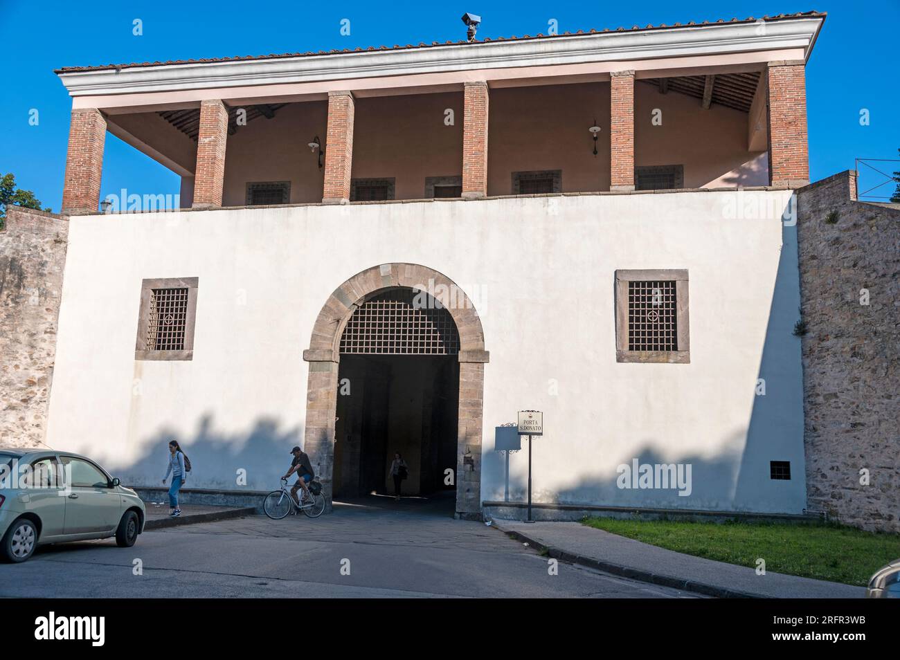 Lucca fortified gate hi-res stock photography and images - Alamy