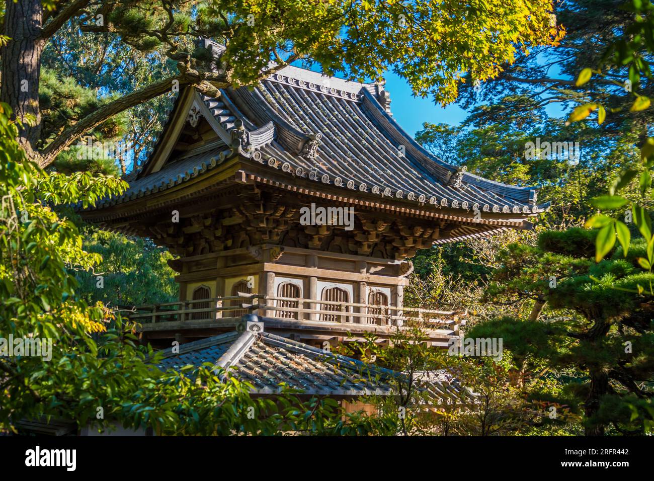Japanese tea house in Japanese Garden in San Francisco, California ...