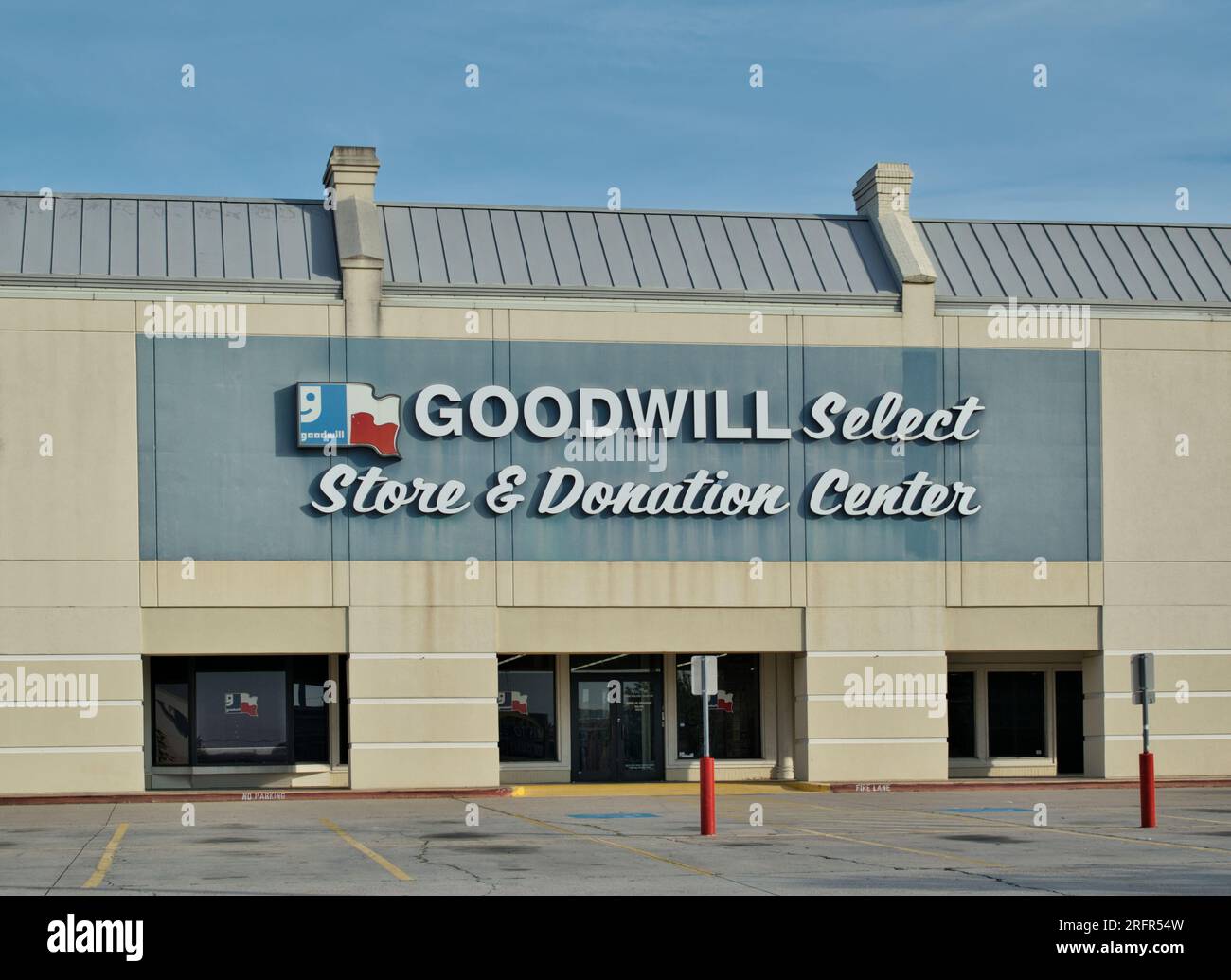 Goodwill store and donation center hi-res stock photography and images ...