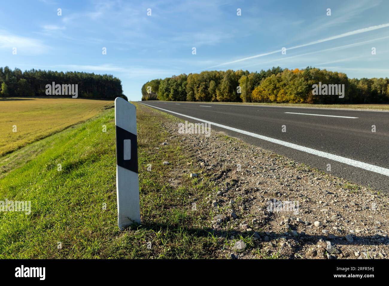 A straight highway without cars, a summer landscape with an empty ...