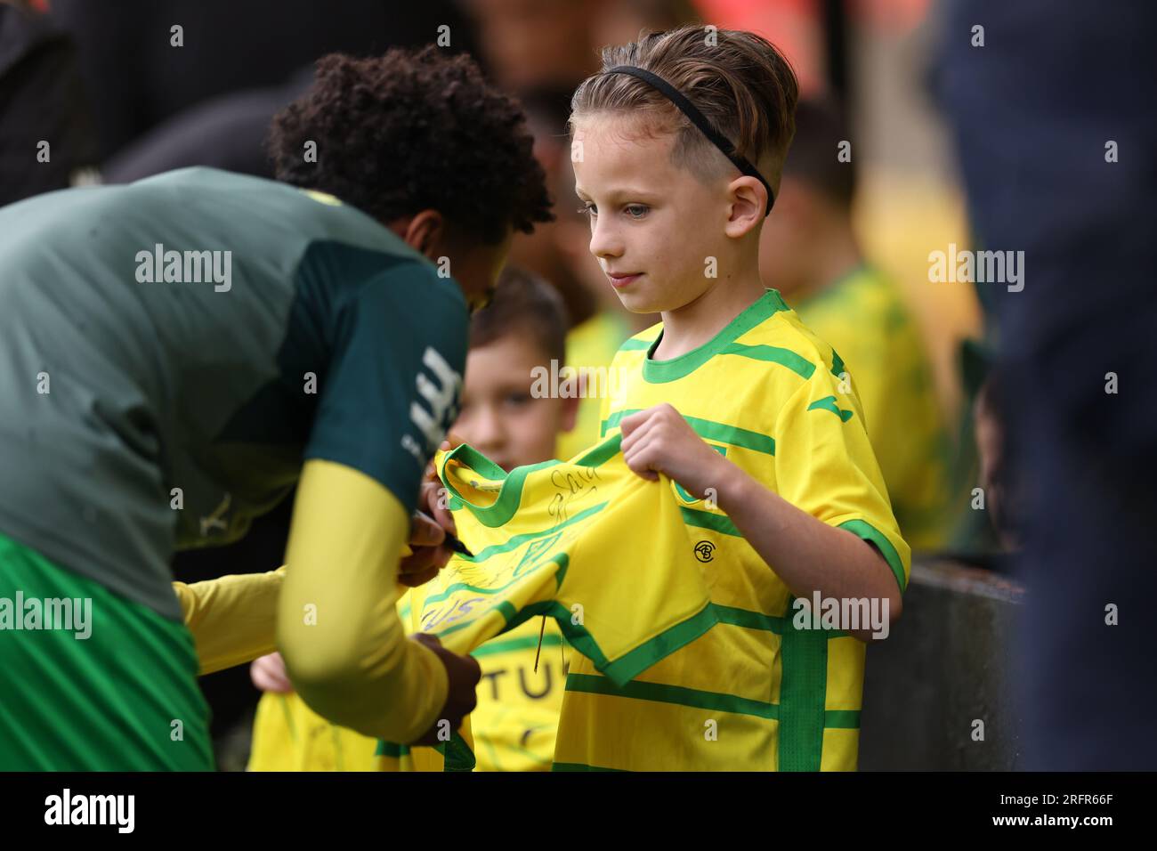 Norwich city football shirt hi-res stock photography and images - Alamy